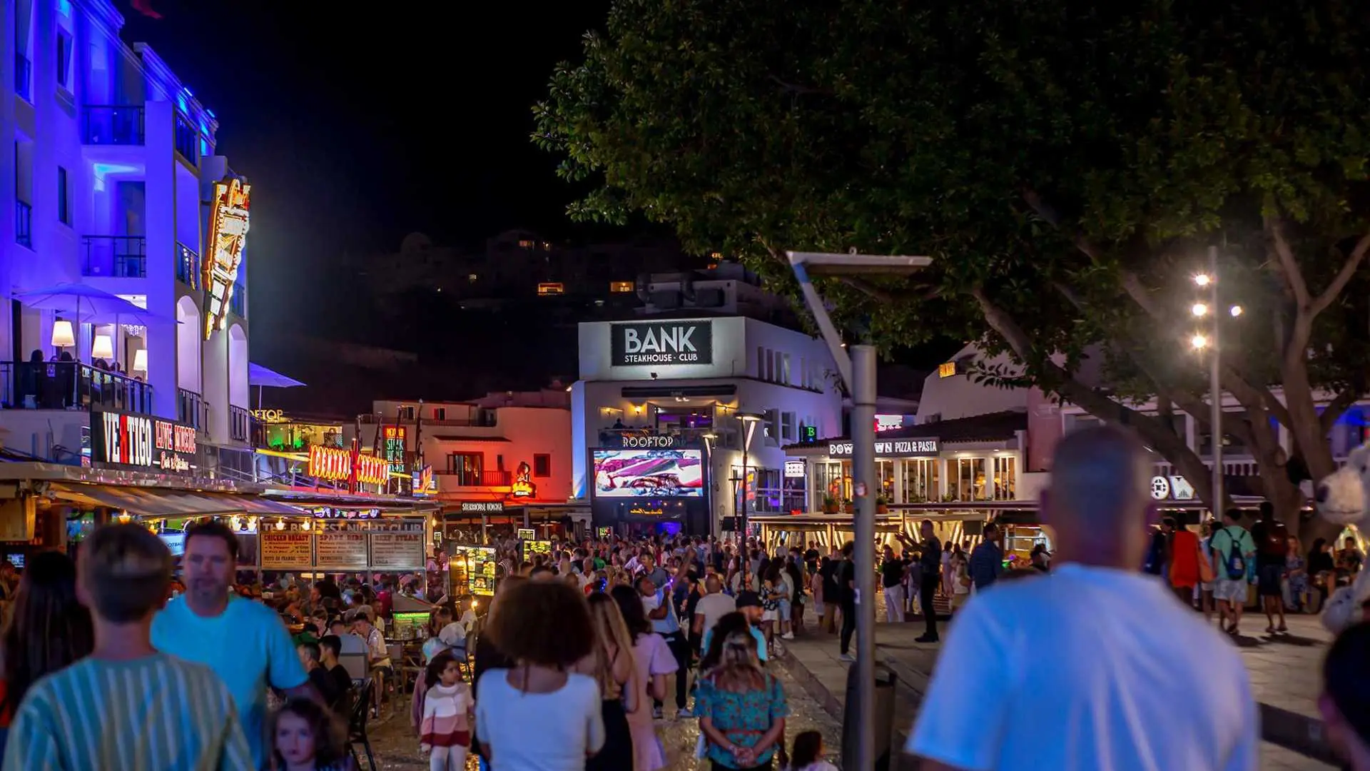 O que fazer à noite em Albufeira: bares, restaurantes e baladas! 2025